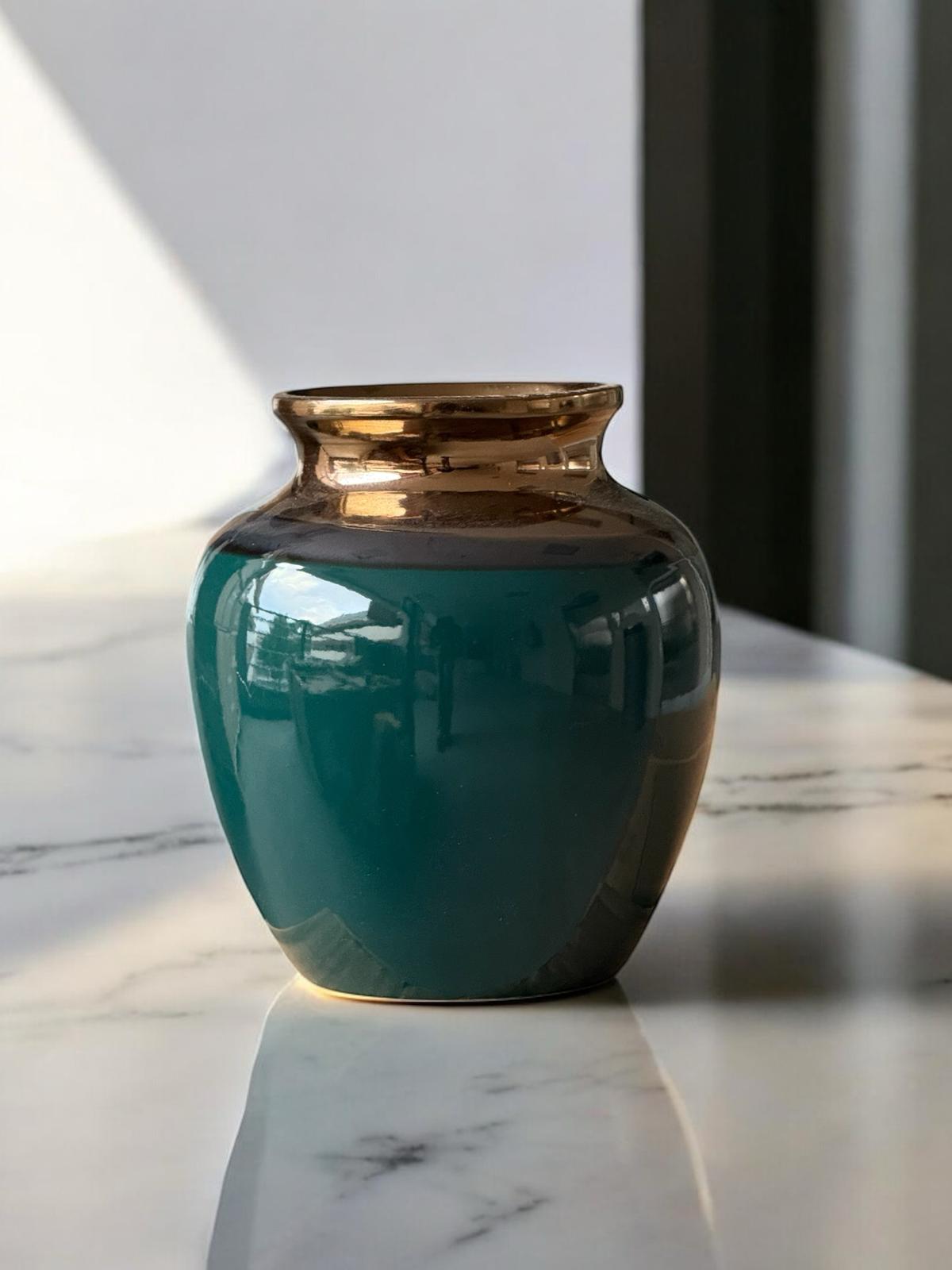 Porcelain vase, -SELF COLLECTION ONLY- home decor, events, gardens, fl